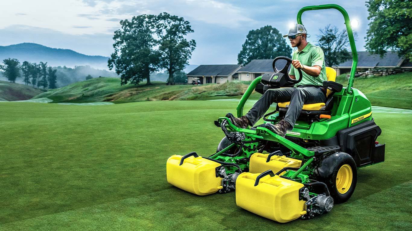 2700 E-Cut™ Hybrid | Samojízdné sekačky Triplex | Golf a sporty | John ...